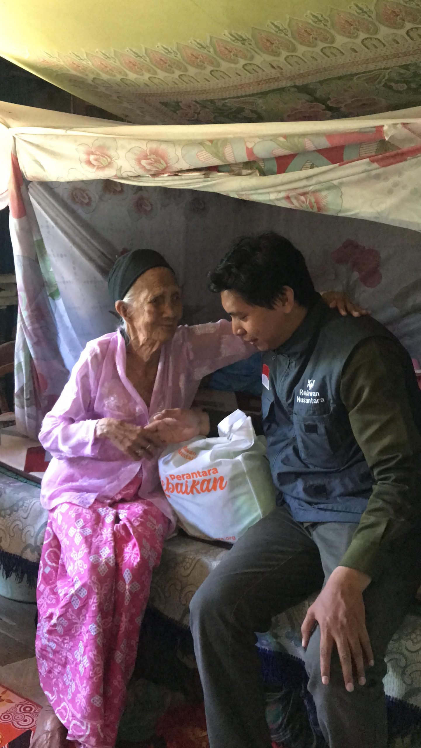 Relawan Nusantara Berbagi Pangan untuk Lansia di Kabupaten Gowa dan Kota Makassar - Relawan ...